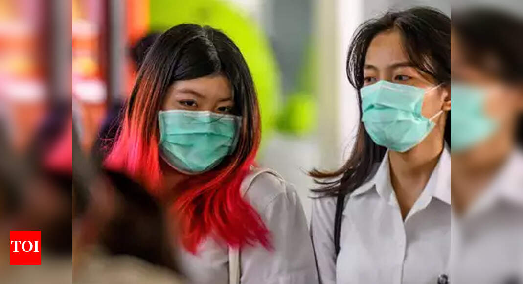 Infographic: How social distancing helps contain the spread of ...