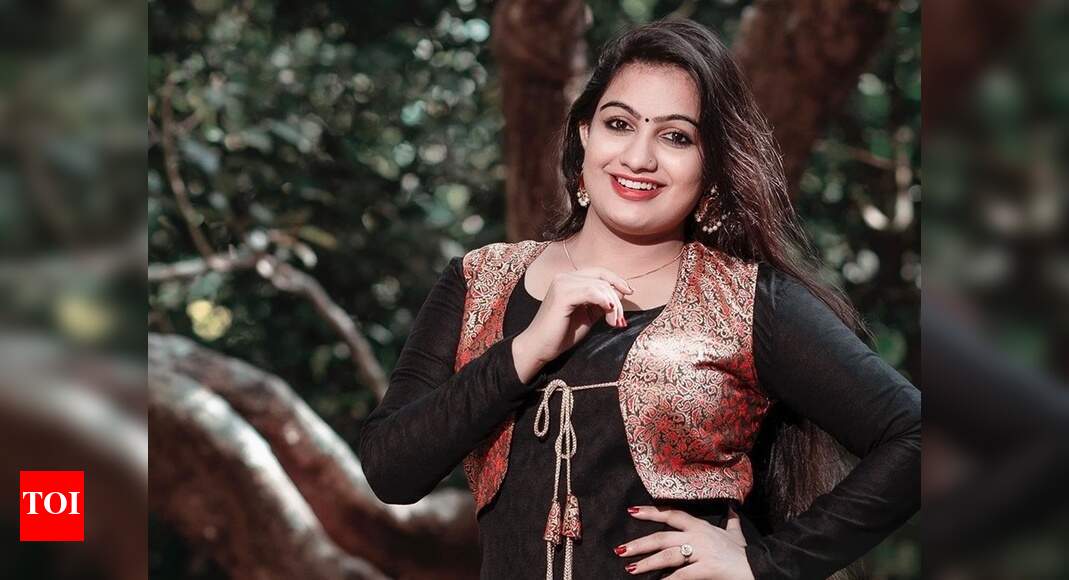 Watch: Manve Surendran channels the inner artist as she tries sketching ...