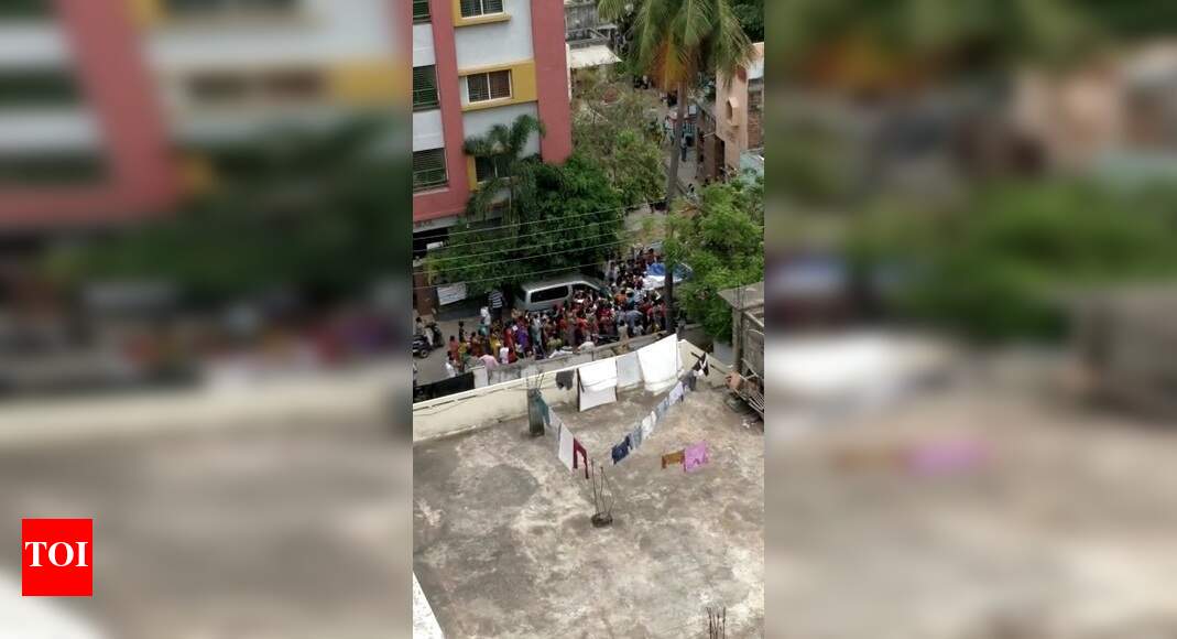 No social distancing - Times of India