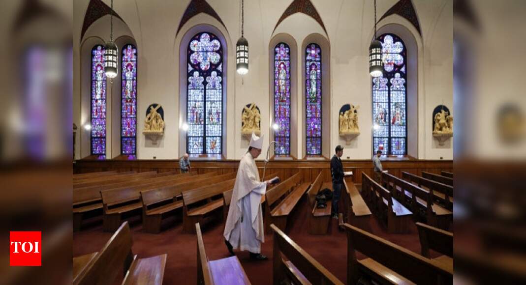 Handful of US states call for prayer, not confinement - Times of India