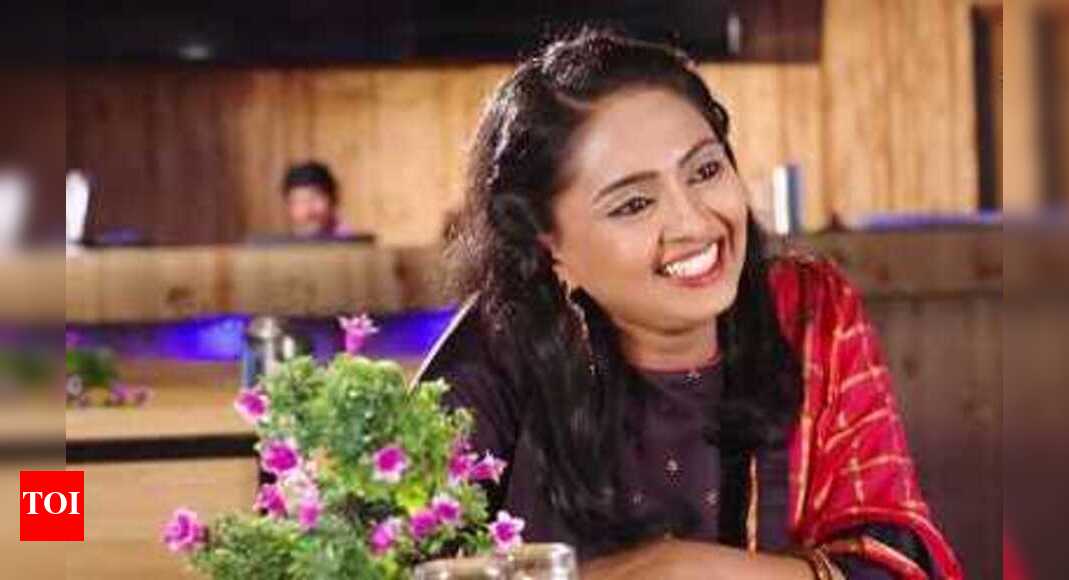Shruthi Seridaga completes 200 episodes - Times of India