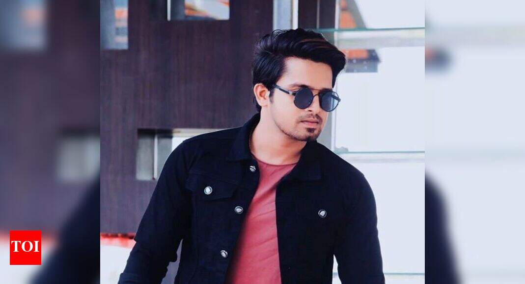 Kiran Raj distributes food to the needy - Times of India