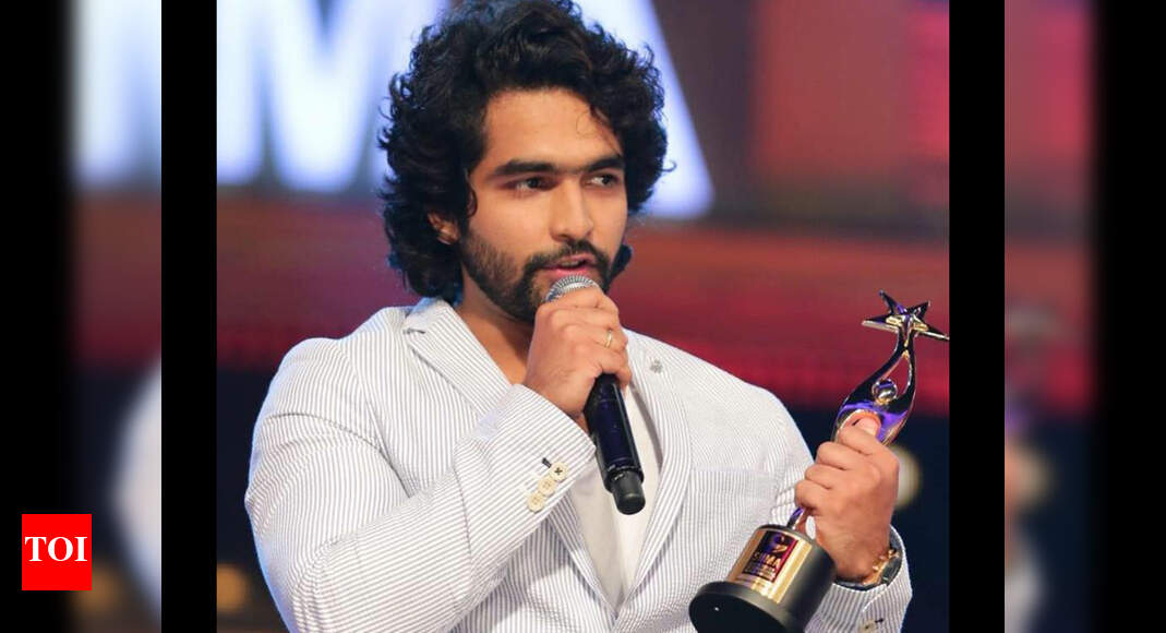 Siddharth Menon releases his version of the hit Hindi song 'Kachi ...