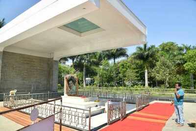 Fans honour lockdown orders on Dr Rajkumar's death anniversary ...