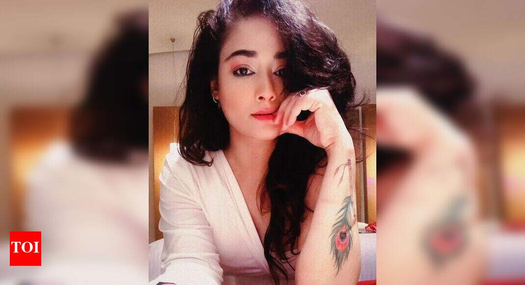 Kiran Rathod thanks Vikram, as Gemini completes 18th year | Tamil Movie ...