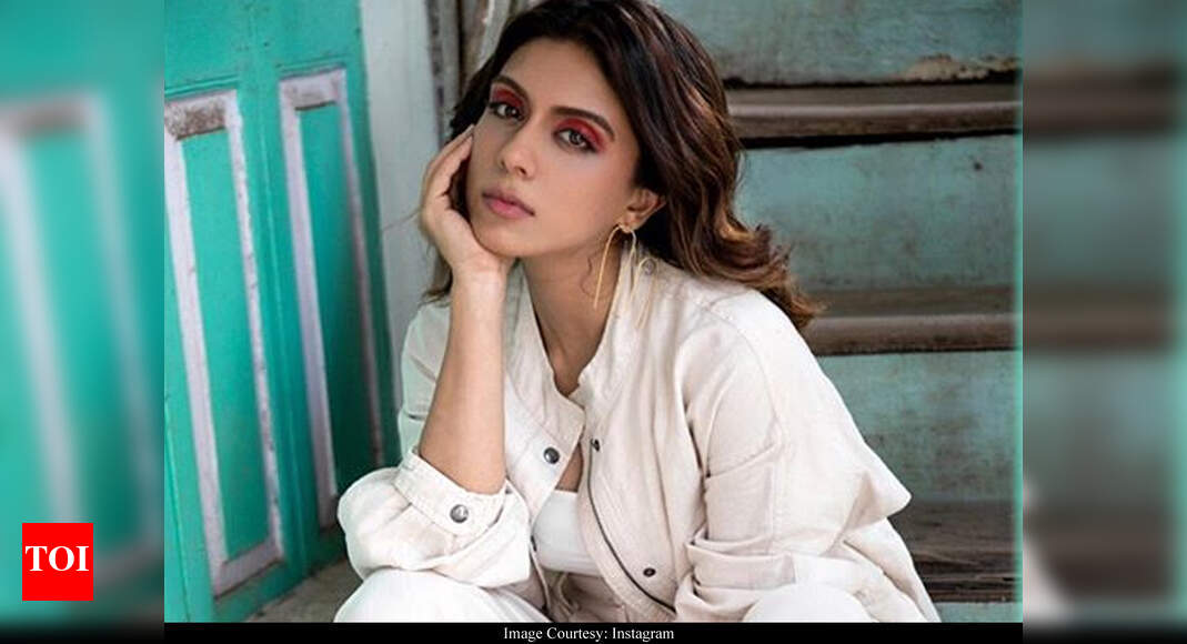 Zoa Morani is back home and “in strict self isolation” | Hindi Movie ...