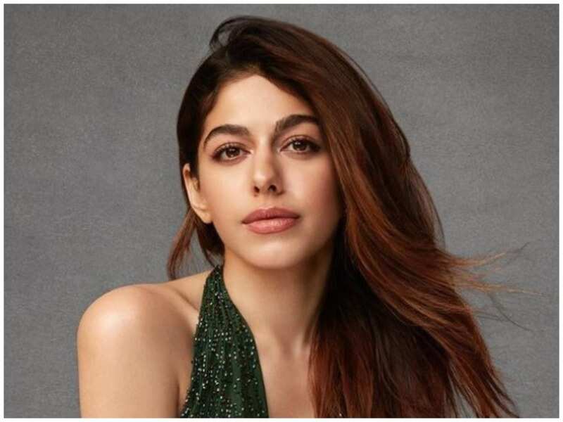 Alaya checks out the quarantine mode | Hindi Movie News - Times of India