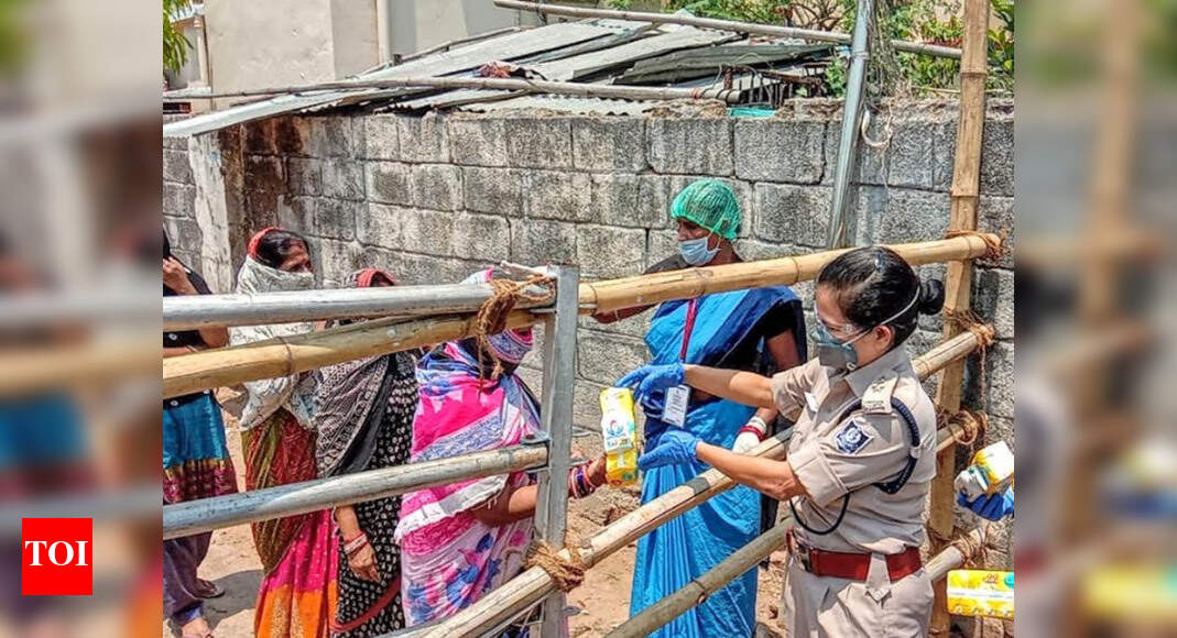 Bhubaneswar: Women cops hand out pads in slums | Bhubaneswar News ...