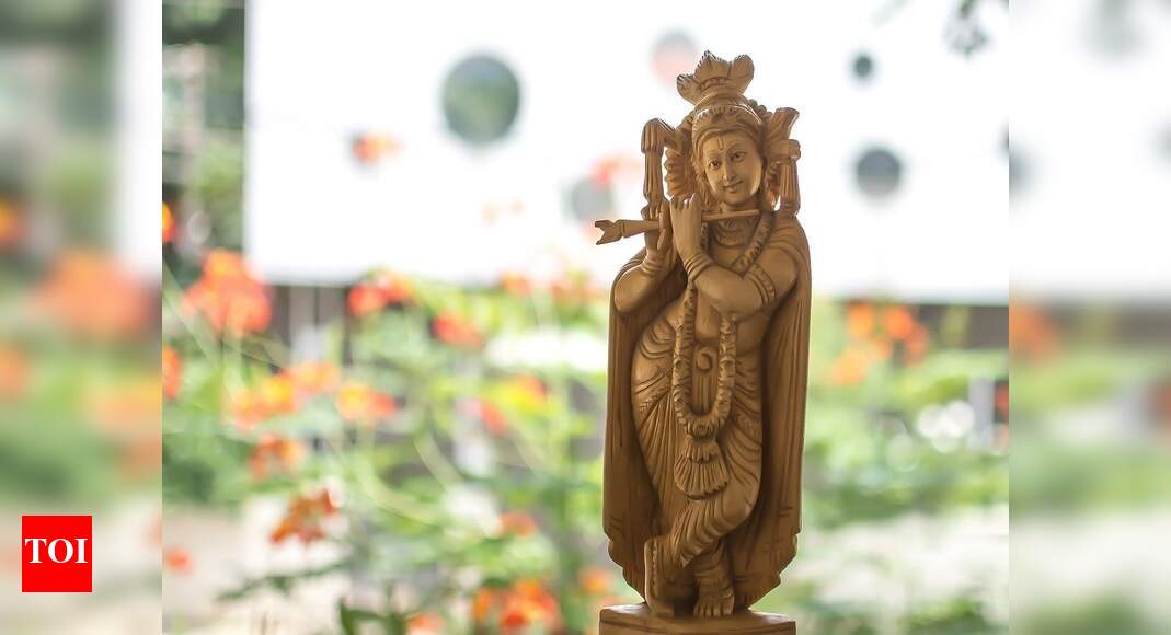 Kunj Bihari lyrics: Know the meaning of Kunj Bihari and the ...