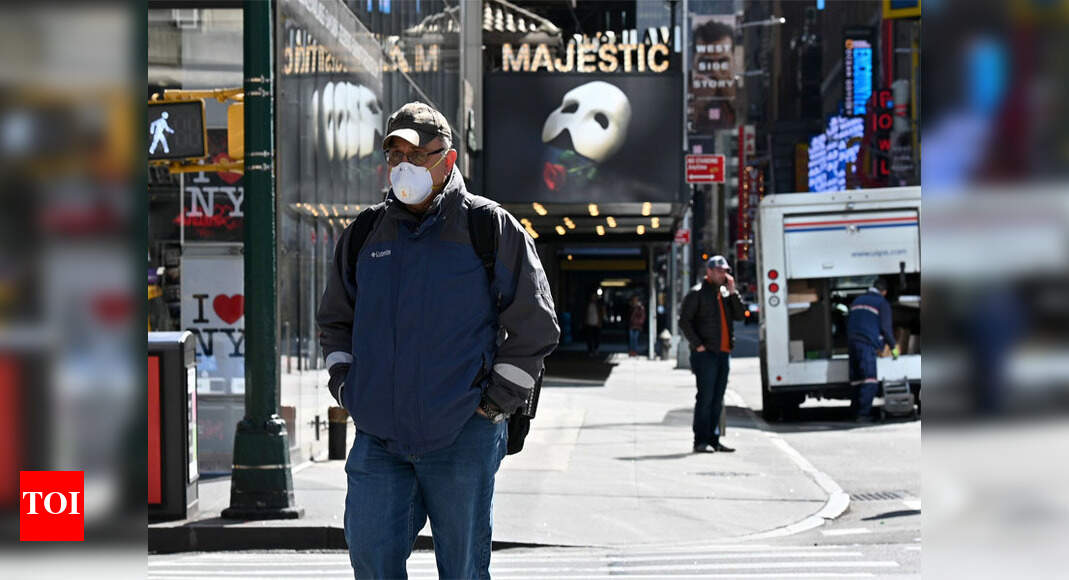 Coronavirus in New York: New York makes wearing mask compulsory in busy ...