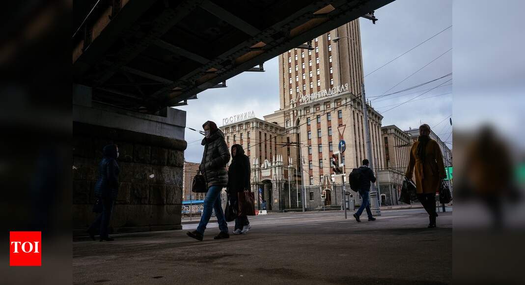 Russian virus cases top 32,000, Putin warns of 'very high' risks ...