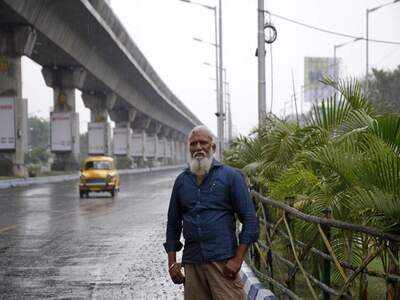 Visaranai fame Chandra Kumar helps woman deliver baby | Tamil Movie ...