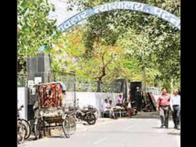 Lawyers struggle to survive during lockdown in Bihar | Patna News - Times of India