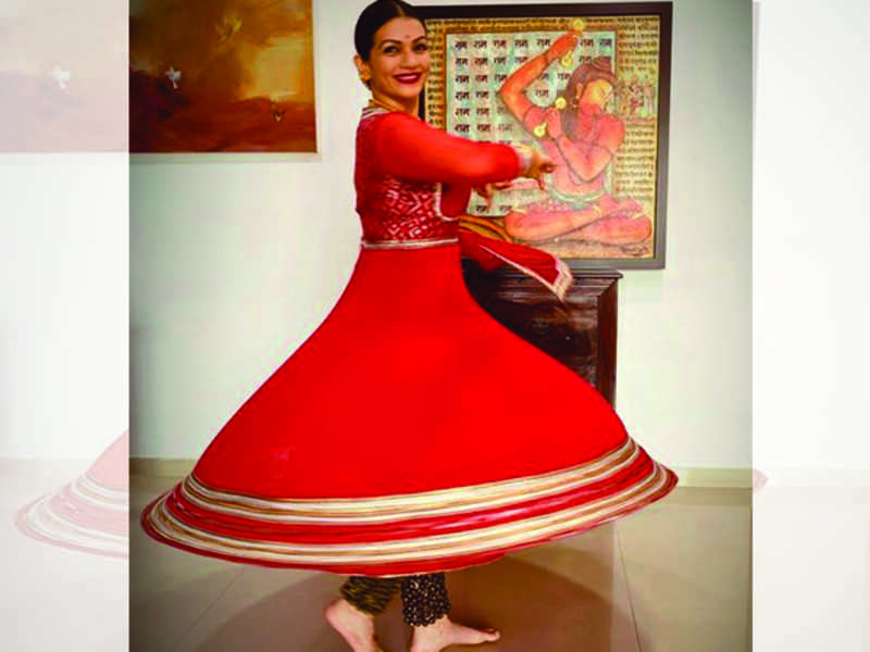 Actor Prachee Shah Paandya gives a digital Kathak performance at Sankat ...