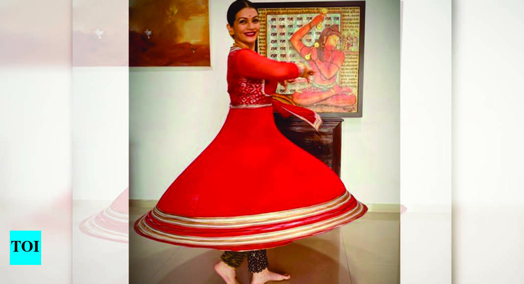 Actor Prachee Shah Paandya gives a digital Kathak performance at Sankat ...