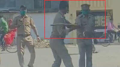 UP: Head constable hits senior sub-inspector with baton, suspended ...
