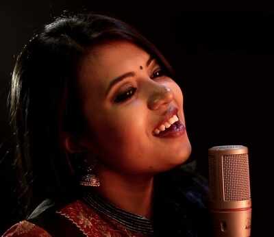 Singer Diya Roychowddhury makes covers to encourage self isolation ...