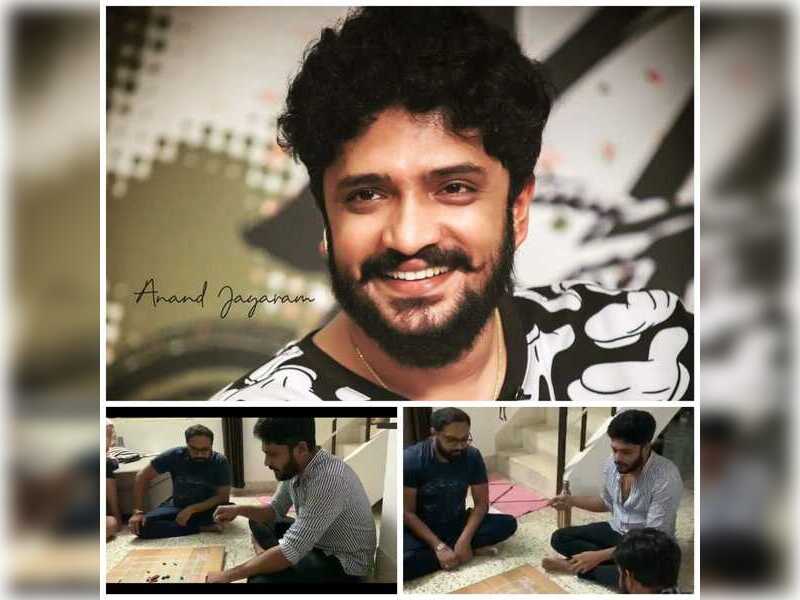 Vasishta N Simha chills with friends over a traditional game of Chowka ...