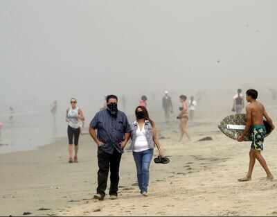 Thousands pack Southern California beaches to beat heat wave - Times of ...