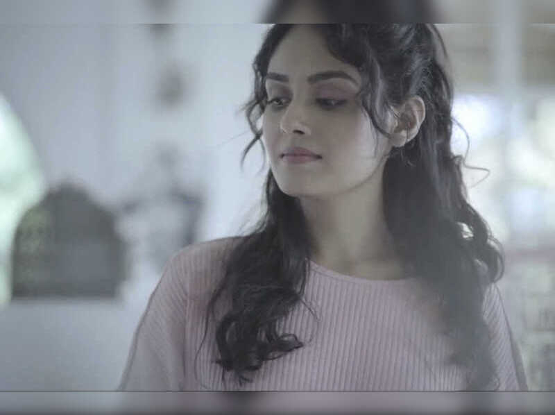 Pallavi Patil features in a new romantic single–Yeshil Na | Marathi ...