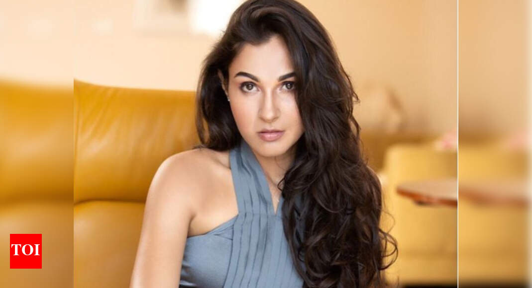 Here is Andrea Jeremiah's short film 'Lockdown' | Tamil Movie News ...