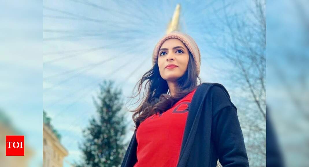 Watch: Vani Rani fame Niranjani turns a barber for her nephew during ...