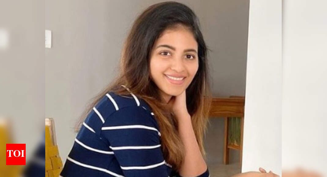 Kitchen cleaning is a good form of exercise, says Anjali | Tamil Movie ...