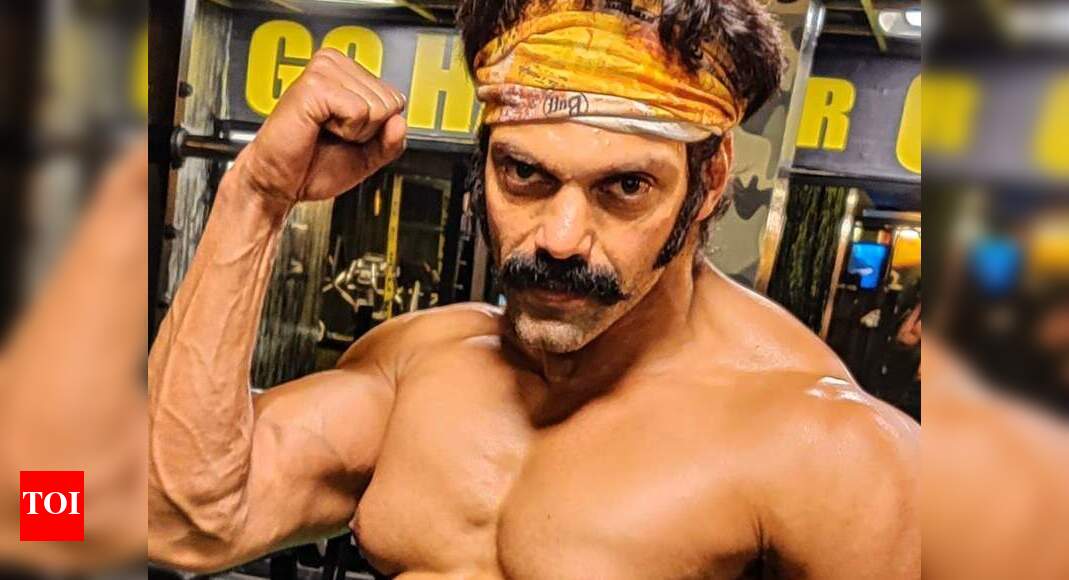 Arya shares work out video; gets appreciation | Tamil Movie News ...