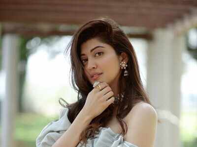 Pranitha helps out makeup artists and hairstylists | Telugu Movie News ...