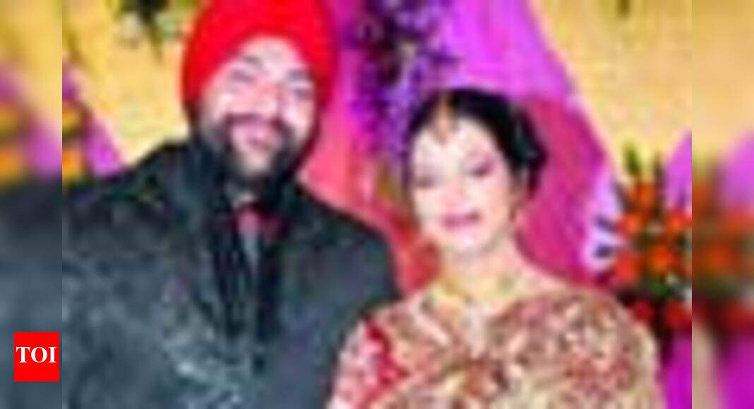 Punjabi one DJ Amit played at this wedding reception of Dr Jagveer ...