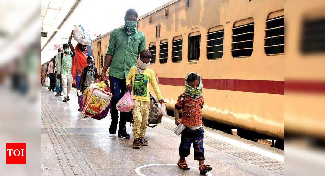 More than 4,000 UP, Bihar migrants leave Vadodara | Vadodara News ...