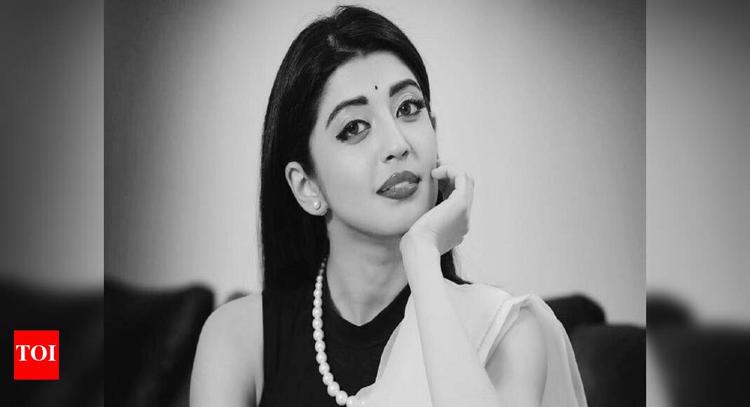 Pranitha urges people to help domestic workers and drivers | Tamil ...