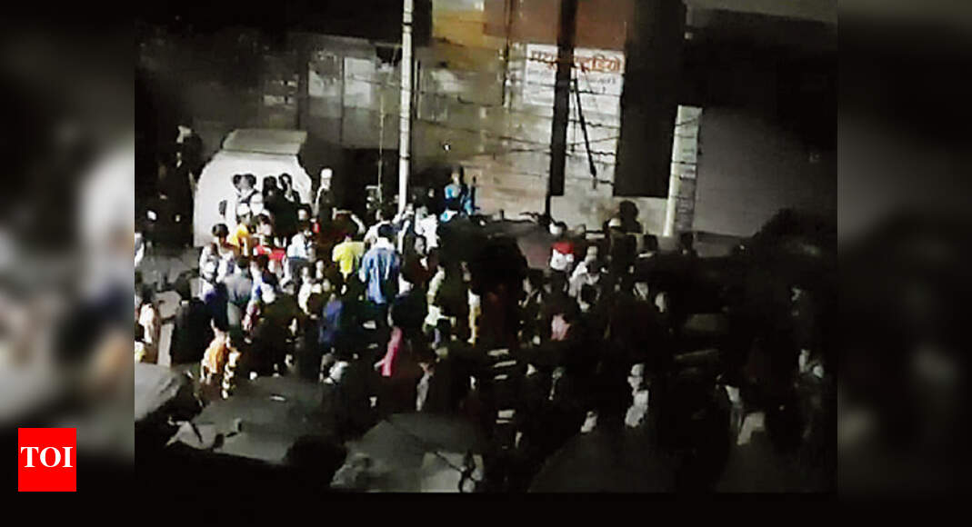 Irate over curfew extension, people storm out of homes in Kota | Jaipur ...