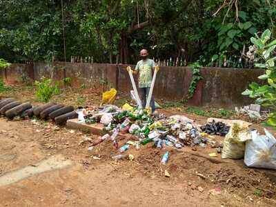 Mangaluru: Unique protest by greens against littering of public places ...