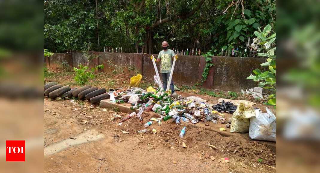 Mangaluru: Unique protest by greens against littering of public places ...
