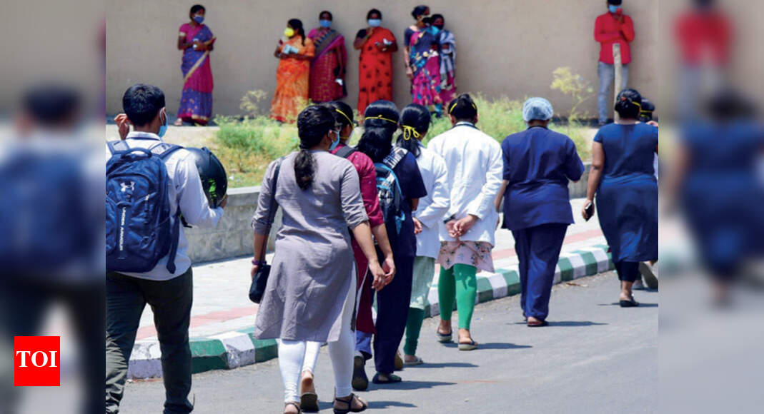 Bengaluru: 18 staffers, including 10 doctors, of Vani Vilas hospital in ...