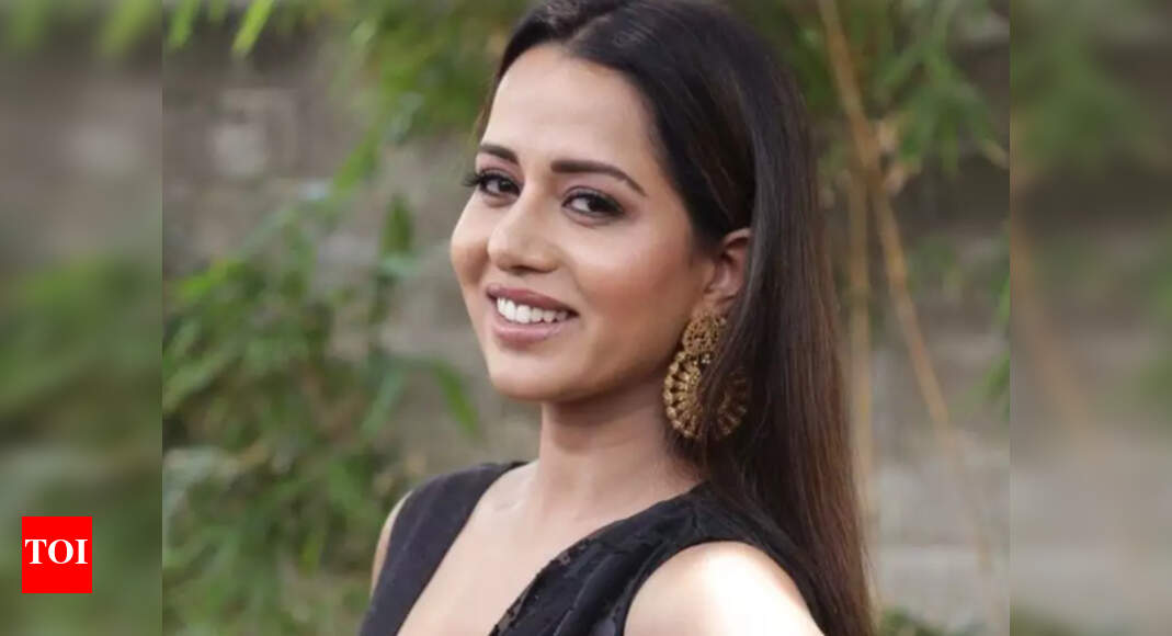 Raiza Wilson reveals two people who will never leave her heart | Tamil ...