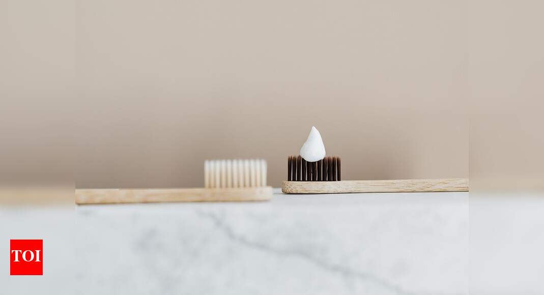 Herbal toothpaste: Maintain oral hygiene and keep your teeth strong ...