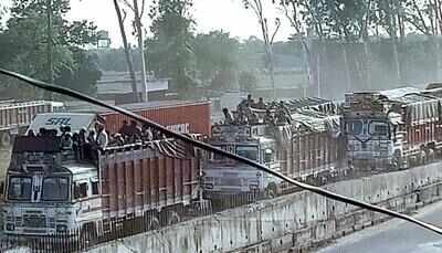25,000 migrants on Bihar border block highway | Varanasi News - Times ...