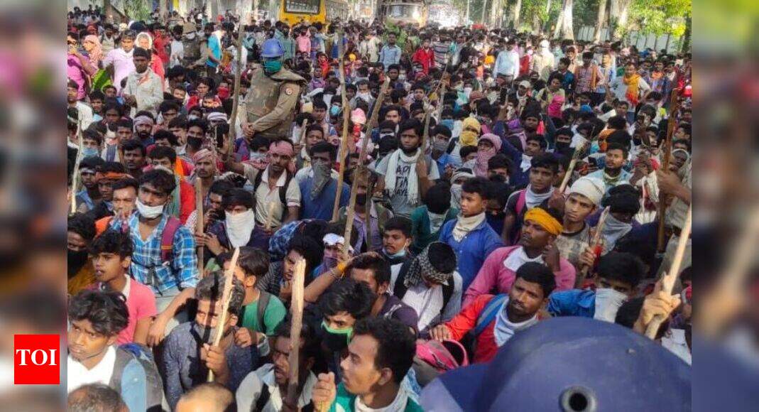 Over 6,000 Bihar migrants protest in Saharanpur | Meerut News - Times ...