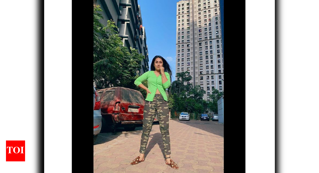 Gargi Pandit steps out stealthily to click a picture during lockdown ...