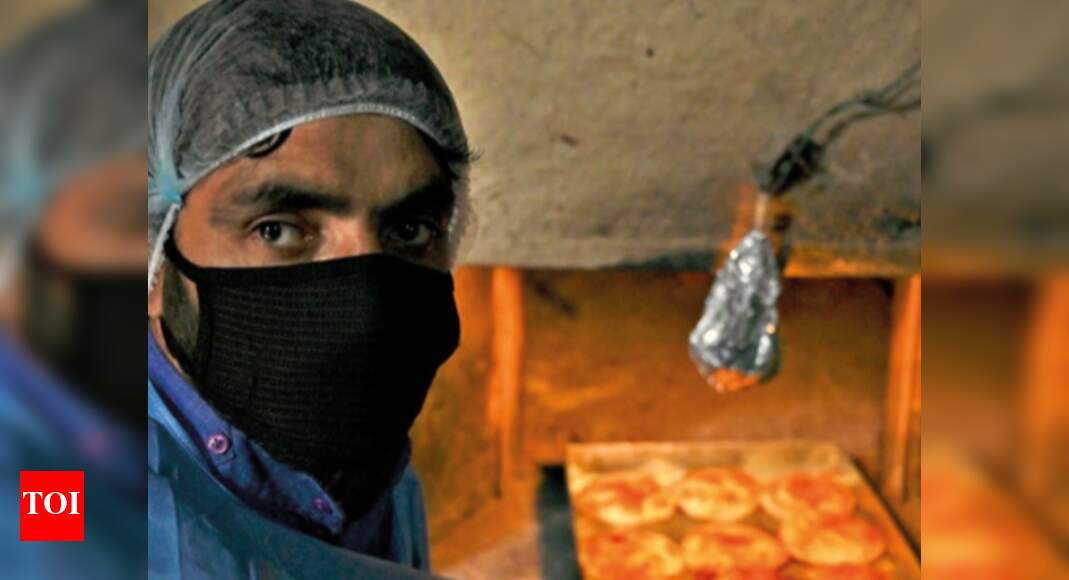 Amid fatwa, Muslims to embrace unusual Eid | India News - Times of India