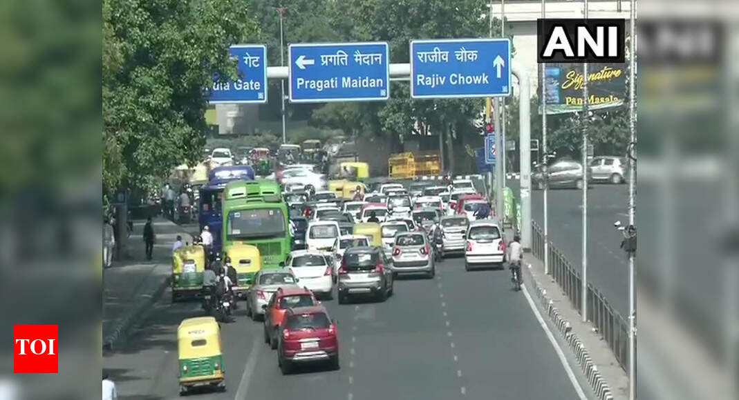 Delhi Lockdown 4.0: Traffic snarls at some places in Delhi, 40% spike in vehicle volume | Delhi ...