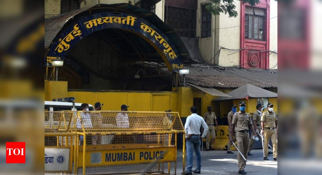 Bombay HC tells state to file report on jail hygiene, number of Covid ...