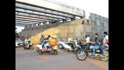 Chaos ensues with no traffic signal at Merces junction | Goa News ...