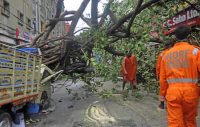 Centre rushes 10 more NDRF teams to Cyclone Amphan-hit West Bengal | India News - Times of India