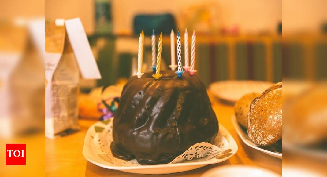 Chocolate syrup, caramel syrup & more syrups that you can try for cake ...