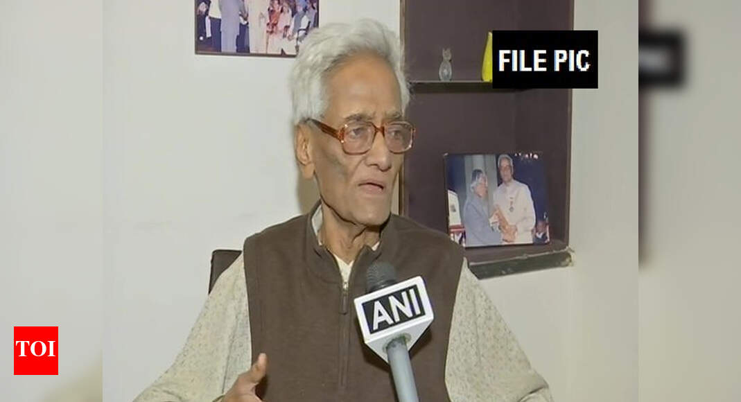 Hyderabad: Noted Urdu writer Mujtaba Hussain passes away after ...