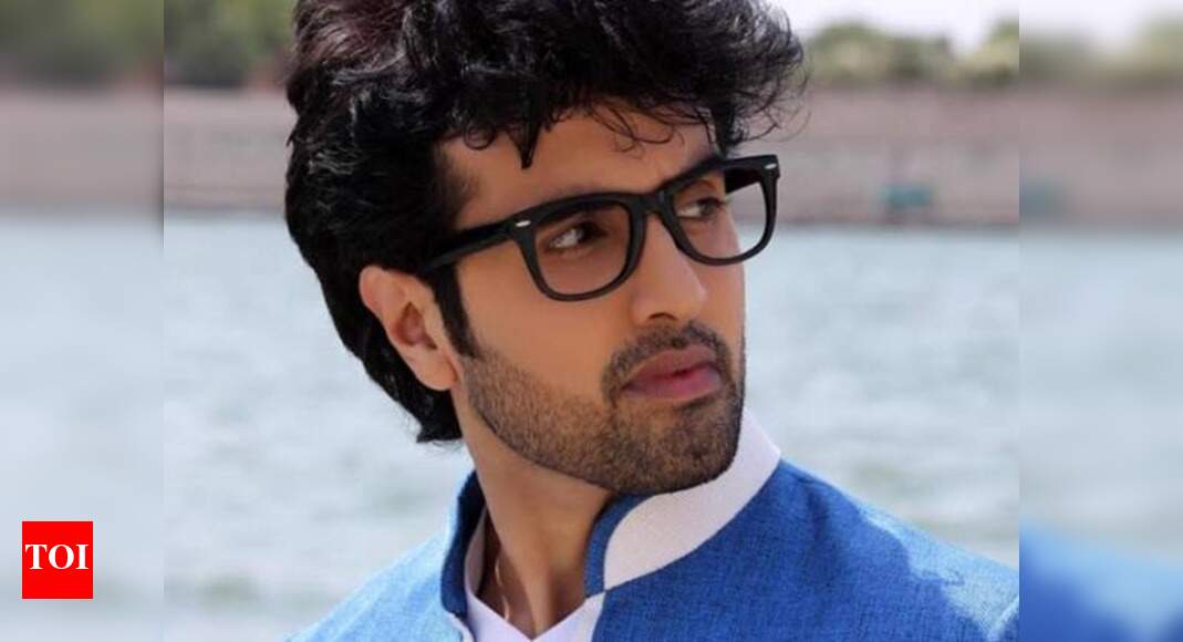 TV actor Manas Shah in a financial crisis, sells car - Times of India