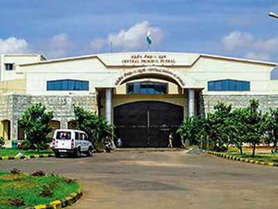 30 prisoners in Puzhal test positive for Covid | Chennai News - Times ...